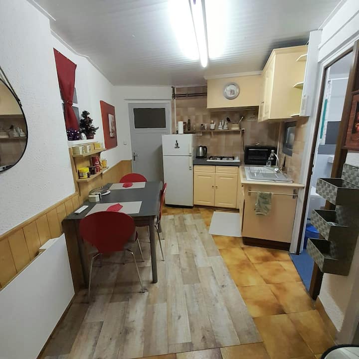 Location Meublé Pour 2 Personnes - Vic-sur-Cère