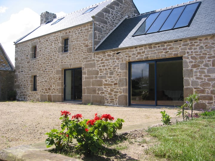 Charmante Maison En Pierre, Spacieuse Et Moderne - Plouguerneau