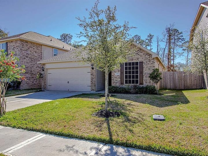 Pretty & Spacious Home In Crosby - Crosby, TX