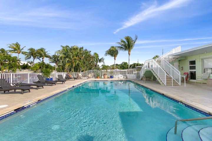 Boynton Beach Boutique Style 1 Steps To The Beach - Boynton Beach, FL