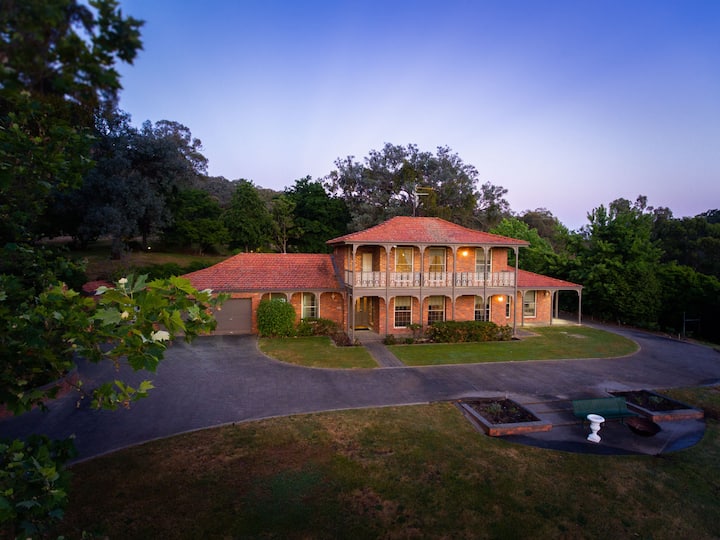 Lake Eildon Holiday Rentals & Homes - Victoria, Australia | Airbnb