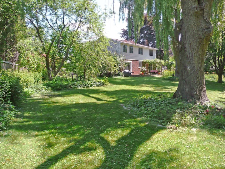 Home&garden With Easy Access To To - Markham