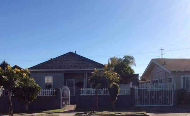 Charming 3 Bedrooms 3 Baths & Pool - San Diego, CA