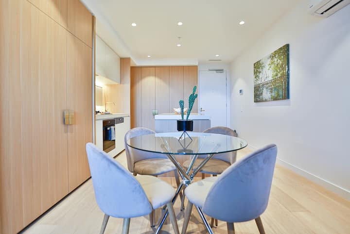 Sky One 2bd/2br Apartment * Perfect View+wifi -15c - Box Hill