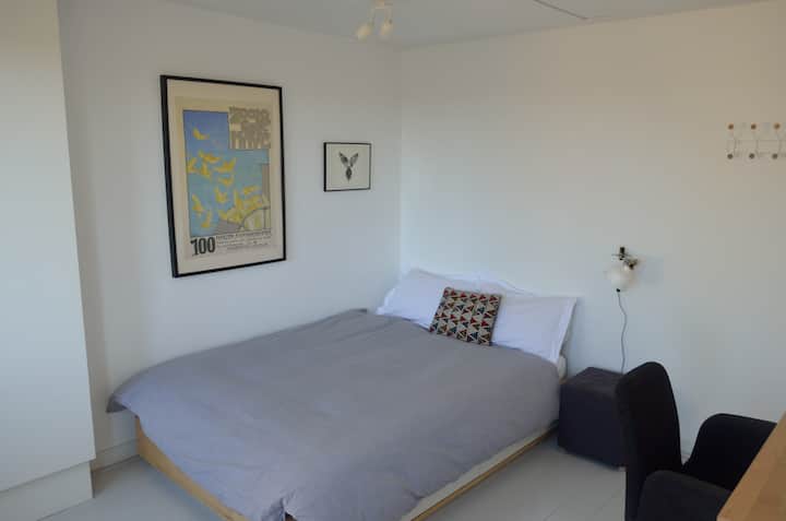 Light, Airy Room With View In Historic Canal Belt - Amsterdam