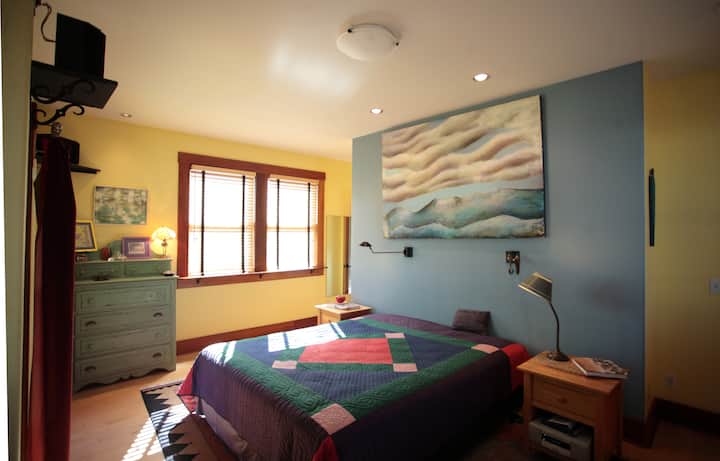 Rain Shower Room /Private Balcony - Berkeley, CA