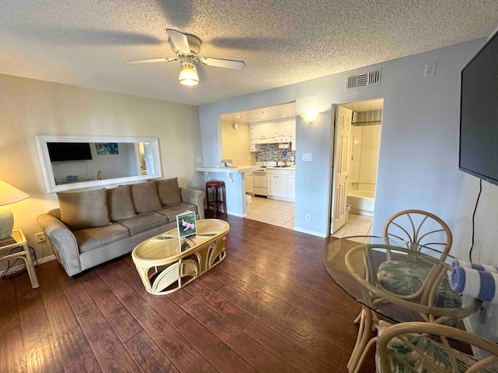 49 -Spacious Luxury King Suite (1bdrm, 2 Bath) - Palm Springs, CA