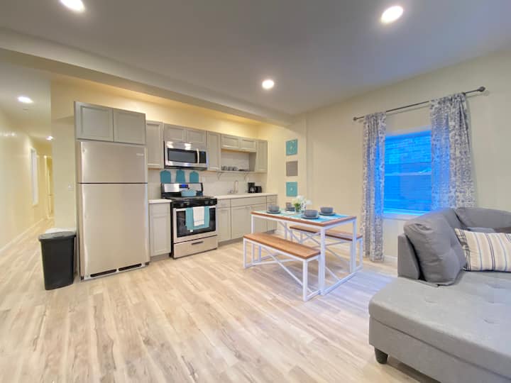 Beachblock 6 Br 2 Bath Renovated W/ 3-car Parking - Atlantic City, NJ