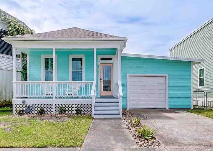 “Come And Beach It” Walk To Beach!  *Pet Friendly - Galveston, TX