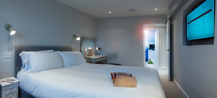 The Nest, Family Room, With Separate Bunk Bed Room - Nailsworth