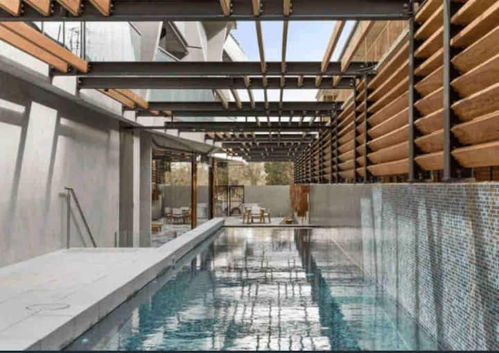 Lakeside Gem - Melbourne