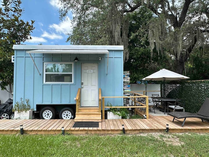 Coastal Cottage T -Tiny Home - Bikes - Beach Items - Clearwater, FL