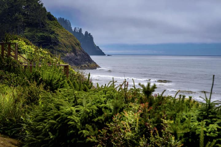 Cozy Eclectic Oceanfront Private Beach Access #7 - Neskowin Beach, OR