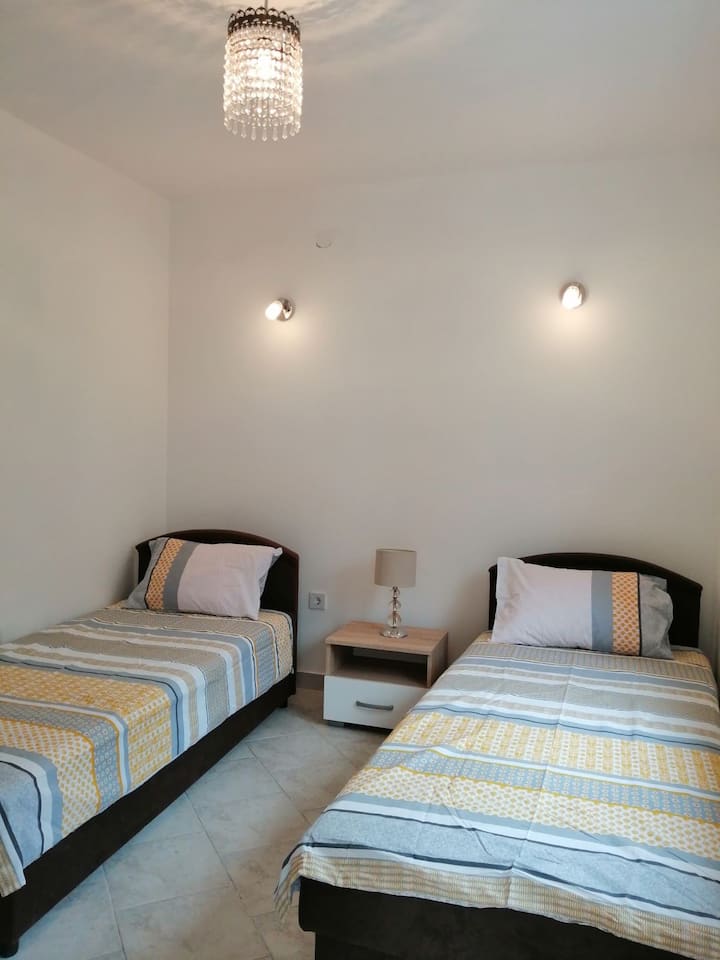 Spacious 1 Bedroom Apartment - 부드바