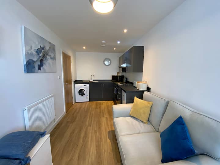 Modern 2 Bed City Centre Apartment - Portsmouth