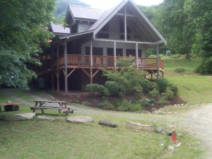 We’re Open! No Damage. 2 Creeks. Heart Of Maggie! - Maggie Valley, NC