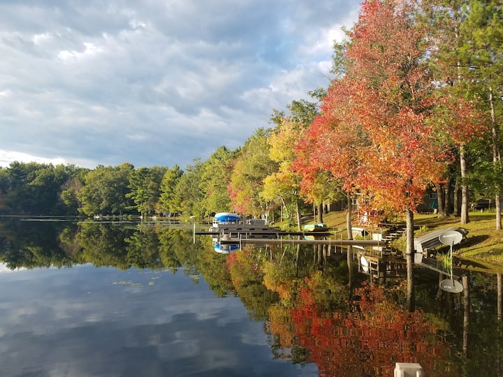 Fall Splendor: Peaceful Lakefront Home + Game Room - Blue Mountain Lake, Ogdensburg