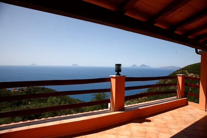 Ciliegio: Ampio Apt. Ben Arredato Con Vista Eolie - Gioiosa Marea