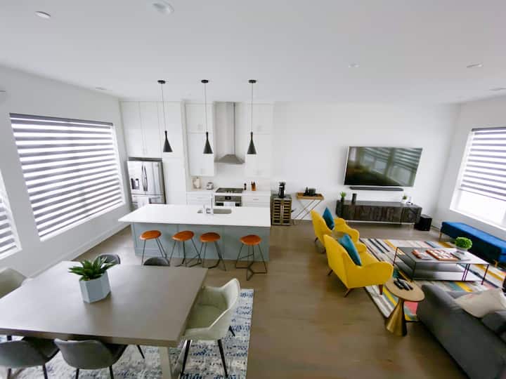 Luxury Townhouse In The Heart Of Dallas - Dallas, TX