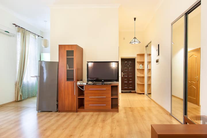 Apartment With Balcony And Sofa Bed - Kyiv