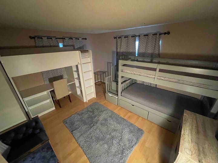 Master Private Loft Room In Torrance - Torrance, CA
