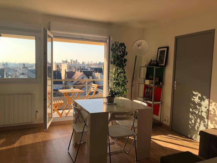 Appartement De Centre Ville Avec Vue Dégagée - Lac des Closiers