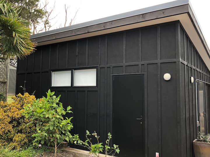 Onetangi Getaway - Waiheke Island