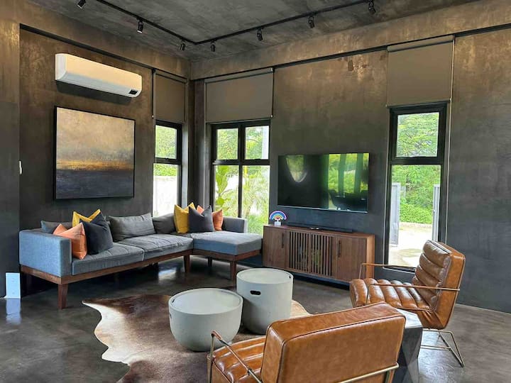 Chic Industrial Villa In Tanay, Rizal - Tanay