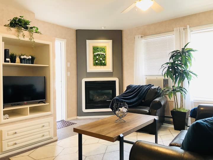 Hot Springs Central Condo Golf Theme Suite - Fairmont Hot Springs, BC