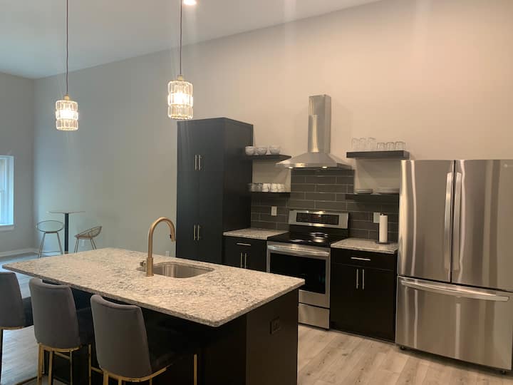The 508 Loft: Modern Space Downtown - Nerstrand Big Woods State Park, Nerstrand