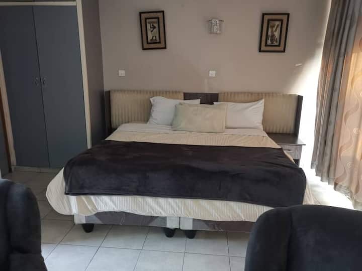 Centrally Located Avenues Studio Apartment - Harare