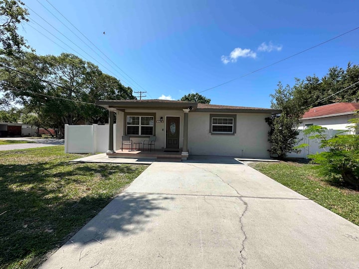 Just A Couple Blocks To Steinbrenner Field & More! - Tampa, FL