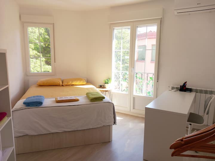 Habitación Muy Luminosa Y Limpia - España