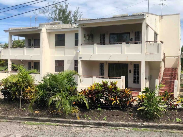 Beautiful 1 Bedroom Condo In Regency Park - Barbados