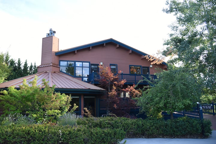 4600 Sq Ft Luxury Mt Shasta Resort Home - Mount Shasta, CA