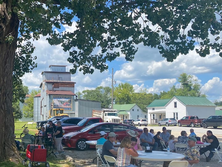 Treehouse On The Katy Trail (Dogwood) - New Haven, MO