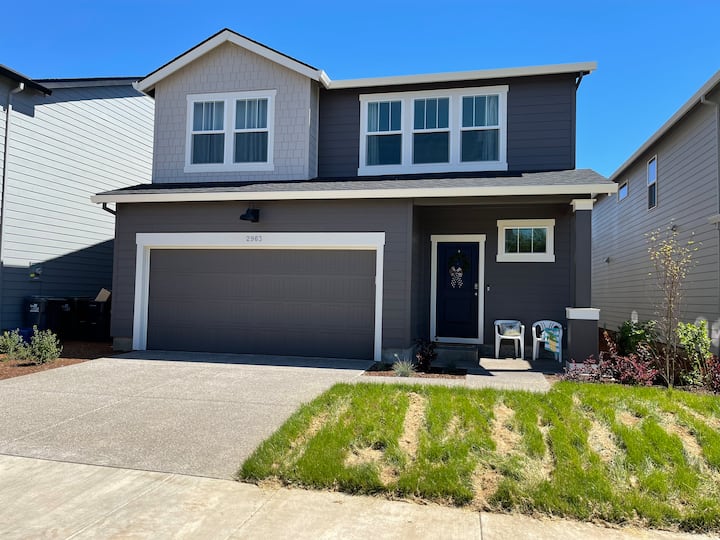 Cheerful 3-bedrooms, 2 Baths In Springfield - Springfield, OR