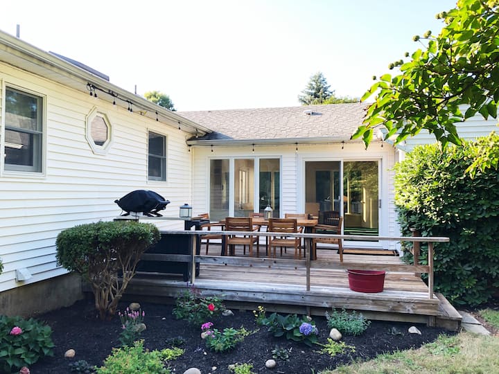 Cottage Home | Private Beach Access - Crescent Beach, Shelter Island