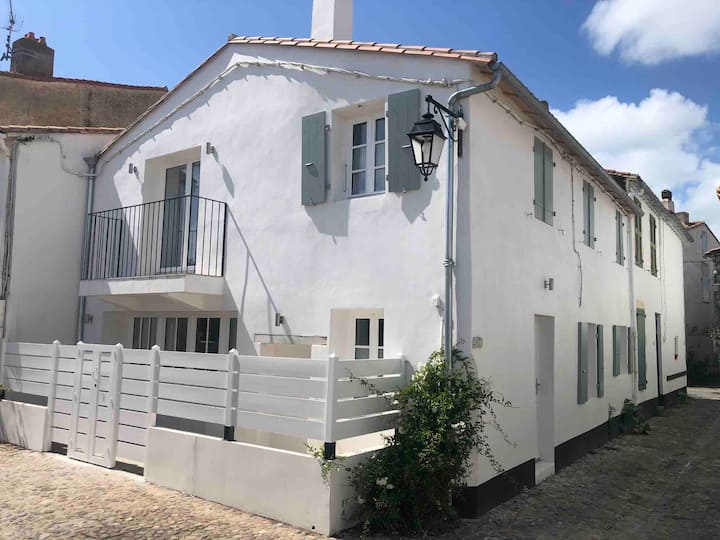 Jolie Maison Rétaise Totalement Rénovée - Île de Ré