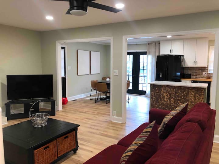 Cary Home With First Floor Primary Bed/bath - Apex, NC
