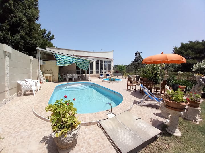 Haus Mit Großem Garten Und Pool Für 10 Personen - Porto Cesareo