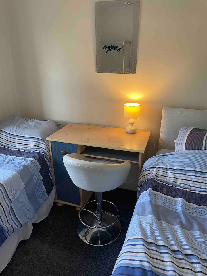 Lovely Twin/single Room. Views Over Garden & Wood. - Hayling Island