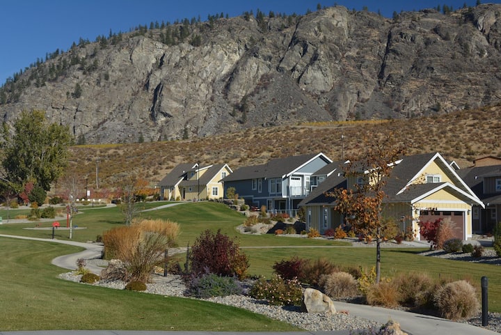 Spacious Cottage On Lake Osoyoos With Beach Access - Oliver