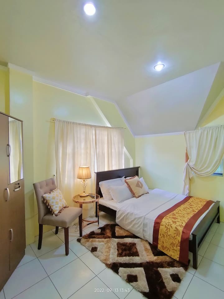 Belfort House B&b : Bluebells Room W/ Breakfast - Dumaguete