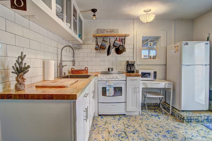 Sunshine Cottage- Fire Pit | Fenced In Yard - Port Aransas, TX