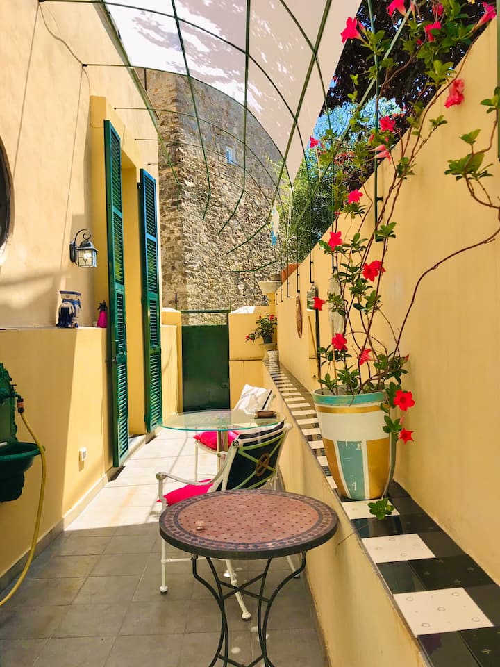 Sleep To The Sound Of The Surf - Ospedaletti