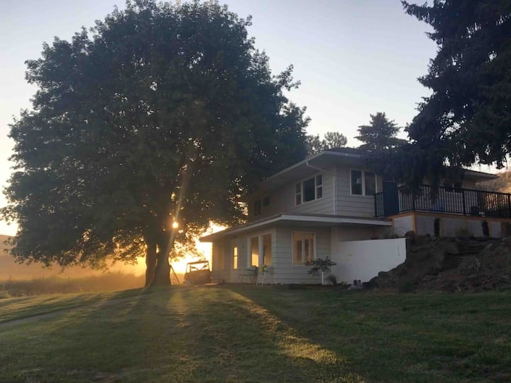 Route 26 Farmhouse *Your Home On The Palouse* - Colfax, WA