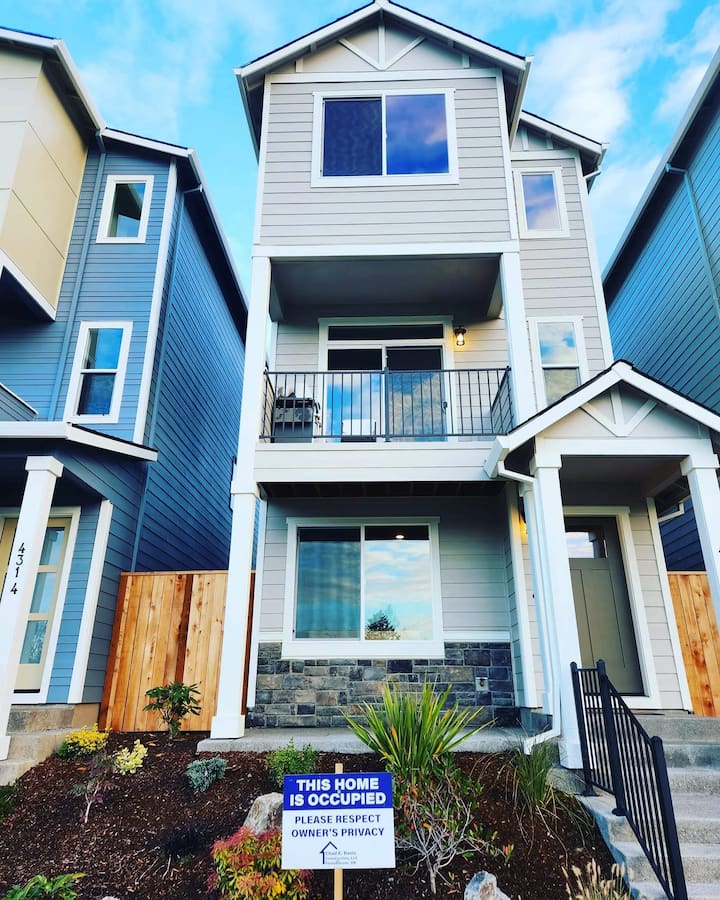 New Home, King Bed, Wine Country! - Oregon