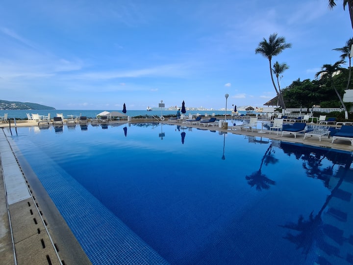 Great Beachfront Condo,11th Floor, Great View! - Acapulco