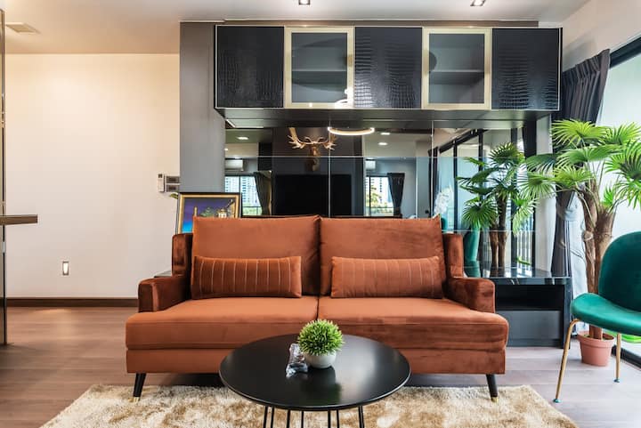 Splendid Modern Spacious Gem In Cbd Ploenchit - Bangkok